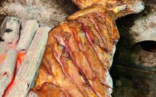 烤羊腿用木炭怎么烤_木炭烤羊腿多久能熟
