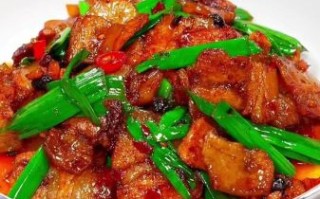 回锅肉炒蒜苗怎么做_回锅肉炒蒜苗先炒肉还是先炒蒜苗