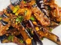豆瓣酱焖茄子怎么做_茄子不吸油技巧