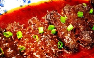 葱烧海参怎么做才正宗_鲁菜海参为什么用章丘大葱