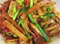 香干炒青椒怎么做_香干炒青椒热量高吗