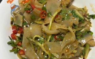 在家怎样调凉皮好吃_凉皮怎么调才筋道爽滑