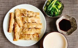 馄饨皮锅贴怎么做_锅贴不破皮技巧