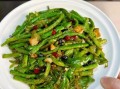 辣椒炒豆角怎么炒好吃_辣椒炒豆角用焯水吗
