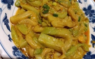 咸蛋黄烧茄子怎么做_咸蛋黄烧茄子热量高吗