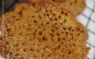 黄金蜂巢蛋糕怎么做_蜂巢蛋糕为什么有蜂窝