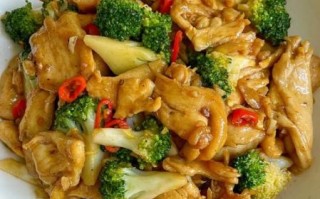 西兰花炒鸡胸肉怎么做_西兰花炒鸡胸肉热量高吗