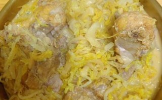 酸菜炖大骨头怎么做_东北家常做法