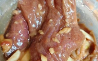 烤鸡翅怎么腌制才入味_烤鸡翅腌制配方比例