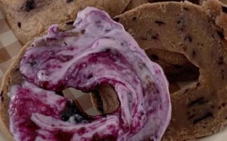 蓝莓奶油蛋糕卷怎么做_蓝莓奶油蛋糕卷配方