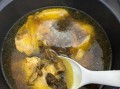 鸡汤怎么炖好喝不油腻_炖鸡汤去油技巧