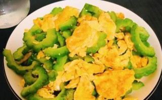 苦瓜怎么炒好吃_苦瓜炒蛋的做法