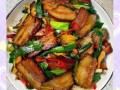 青蒜炒腊肉怎么炒好吃_青蒜炒腊肉窍门