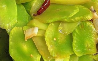 炒莴笋片怎么炒才会脆_莴笋片焯水还是不焯水