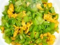 芹菜炒鸡蛋怎么做_芹菜炒鸡蛋需要焯水吗