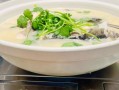 鱼头煲汤怎么做_鱼头汤去腥技巧