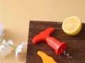 塑料红酒开瓶器怎么用_塑料开瓶器断在木塞里怎么办