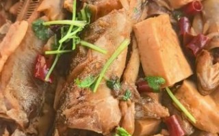 黄鱼烧豆腐怎么做_黄鱼烧豆腐的家常做法