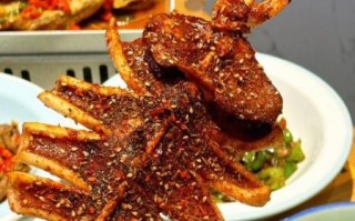 铁板鱿鱼怎么做好吃_铁板鱿鱼腌制多久入味