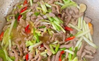 炒韭黄肉丝怎么做_韭黄炒肉先炒哪个