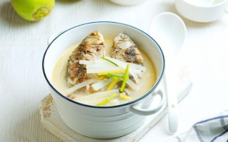 鲫鱼汤加什么菜最好_鲫鱼汤配菜推荐