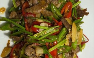 炒羊肉的家常做法_怎么炒羊肉不膻又嫩