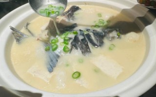 大头鱼汤的做法_如何去除土腥味