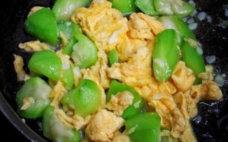 家常丝瓜怎么做好吃_丝瓜炒蛋的做法窍门