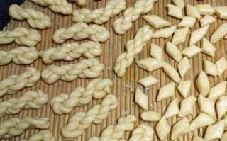 自制麻花怎样又酥又脆_麻花酥脆小窍门