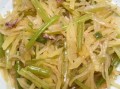 芹菜炒土豆丝怎么做_芹菜土豆丝先炒哪个