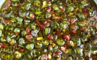 泡青辣椒的腌制方法_怎样泡青辣椒又脆又香