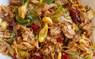 葱爆羊肉片怎么做_葱爆羊肉片家常做法