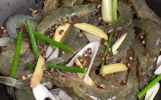 盐水虾开水煮还是冷水下锅_煮多久才鲜嫩