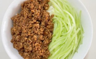 肉丝炸酱怎么做_炸酱面肉酱比例