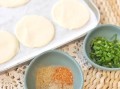 饺子皮葱油饼怎么做_为什么用饺子皮更酥脆