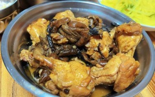 清炖小鸡炖蘑菇怎么做_清炖小鸡炖蘑菇放什么蘑菇
