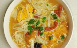 清汤鸡蛋面怎么做好吃_清汤鸡蛋面热量高吗