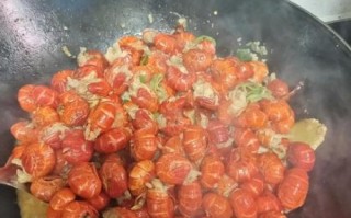 蒜蓉龙虾怎么做_蒜蓉龙虾蒸多久才入味