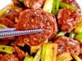芹菜炒牛肉丸怎么做_芹菜炒牛肉丸热量高吗