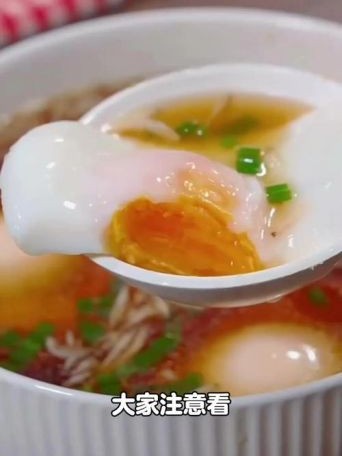 带汤荷包蛋怎么做好吃_荷包蛋汤不碎技巧
