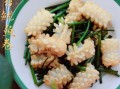 鱿鱼炒韭菜苔怎么做_鱿鱼炒韭菜苔焯水吗