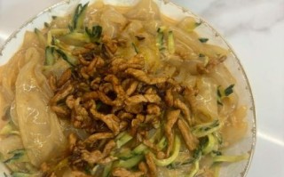 肉丝拉皮怎么做好吃_肉丝拉皮的家常做法窍门