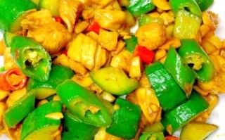 鸡丁怎么炒好吃又简单_鸡丁炒多久才嫩滑