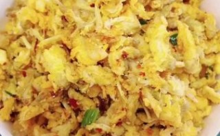 槐花蒸菜怎么做_槐花蒸菜不塌不黄的窍门