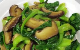 蘑菇油菜怎么做_蘑菇油菜焯水还是直接炒