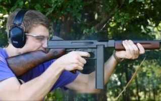 汤普森冲锋枪多少钱_汤普森冲锋枪合法吗