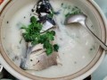 炖鱼头汤放什么最好喝_鱼头汤怎么炖才白