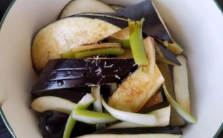 懒人烧茄子怎么做_茄子不吸油技巧