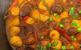 红烧肉烧土豆怎么做_红烧肉烧土豆先放什么