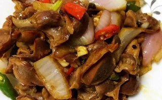 青椒鸡胗怎么炒又嫩好吃_鸡胗去腥技巧